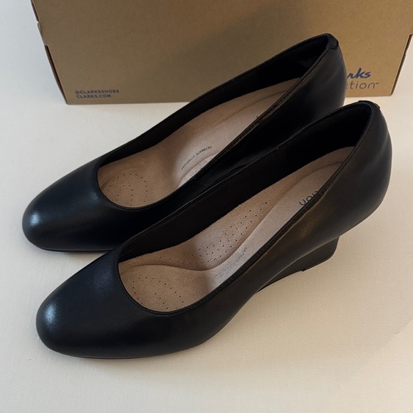 Clarks | Shoes | Clarks Wedge Flats Womens 1 Black Leather Olivette ...